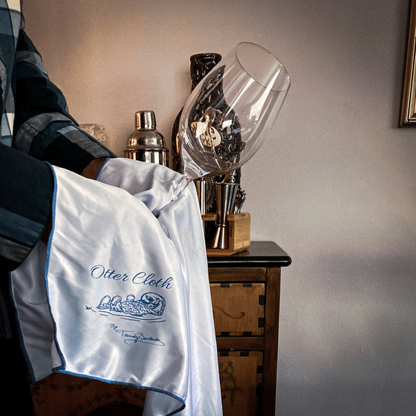 Why It Matters How You Polish Your Wine Glass - Trendy Bartender