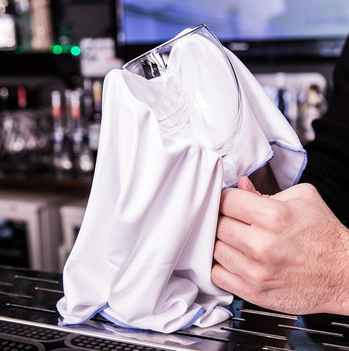 The Ultimate Wine Glass Polishing Cloth - Trendy Bartender